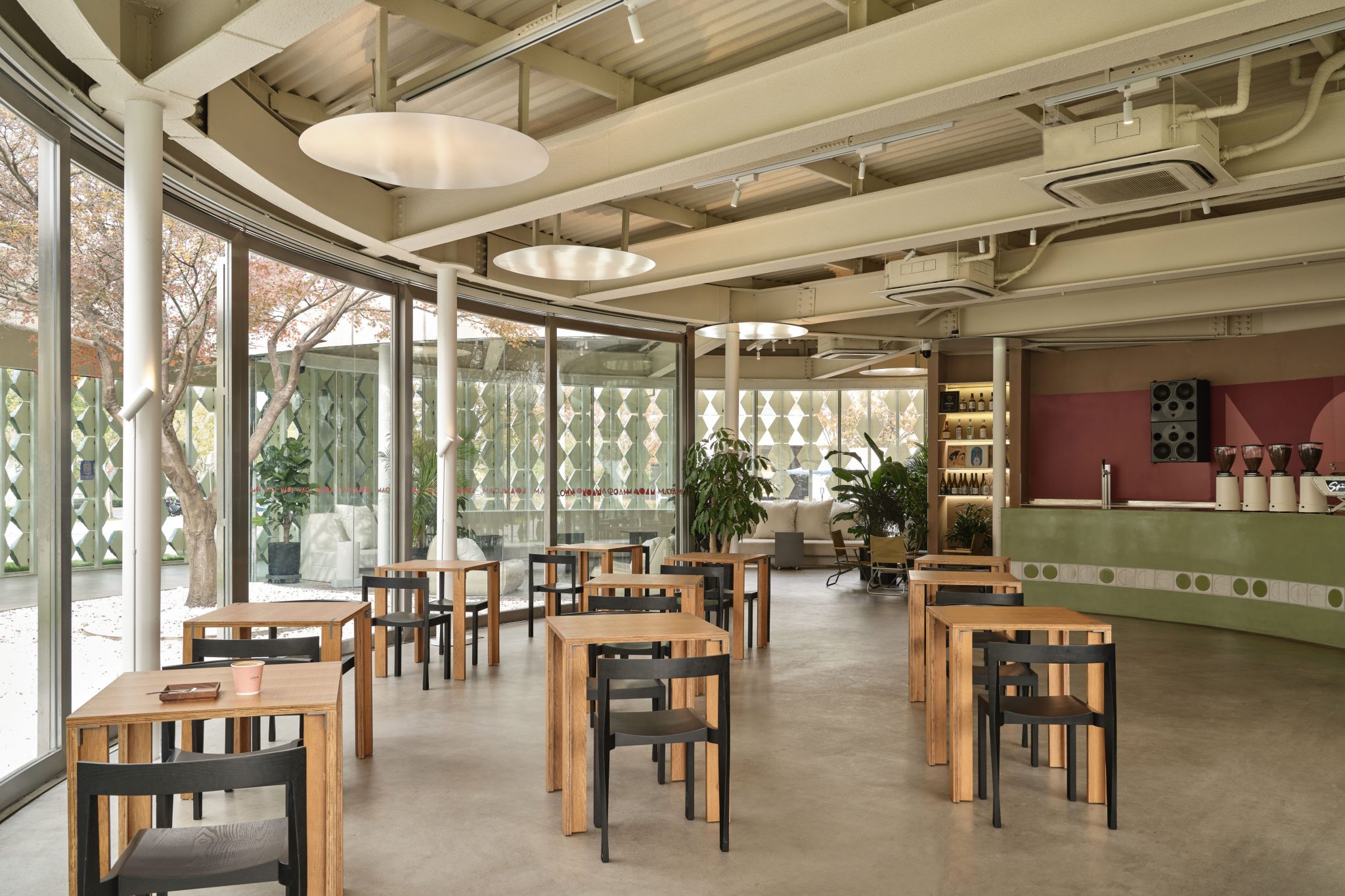 八荒建筑设计 | 树下的LOAM瓷屋咖啡 | Hi设计